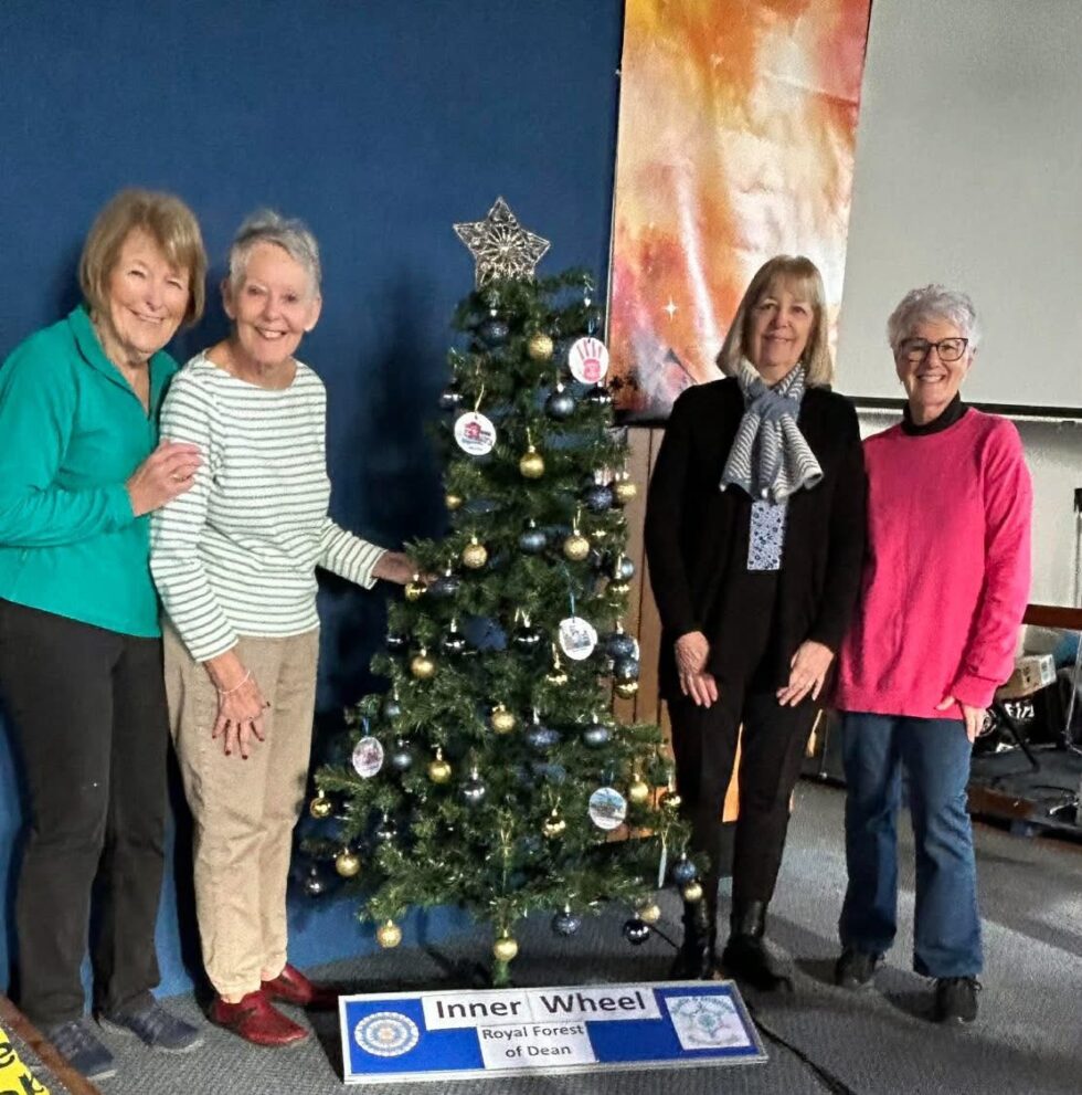 D10 Royal Forest of Dean - Christmas Tree Decorating - Inner Wheel